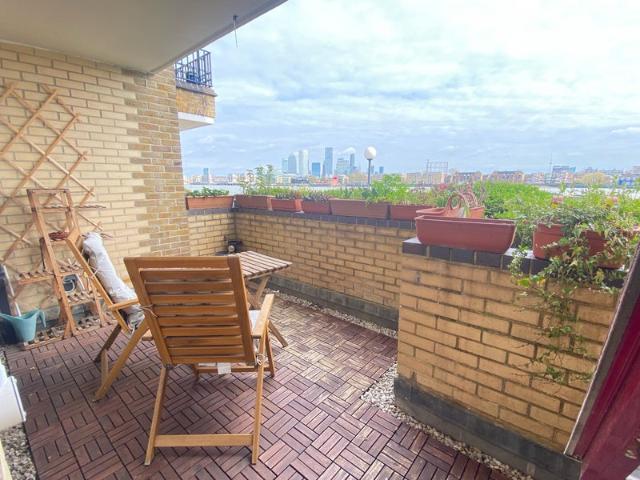 Terrace by the Thames