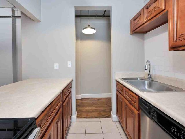 Terrace Court 2 Bedroom Apartment for Rent at 1124 20th St S, Birmingham, AL 35205 Five Points South