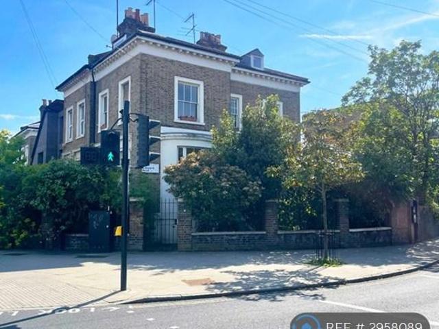 Terrace Road, London, E9 2 bed maisonette to rent £2,780 pcm £642 pw