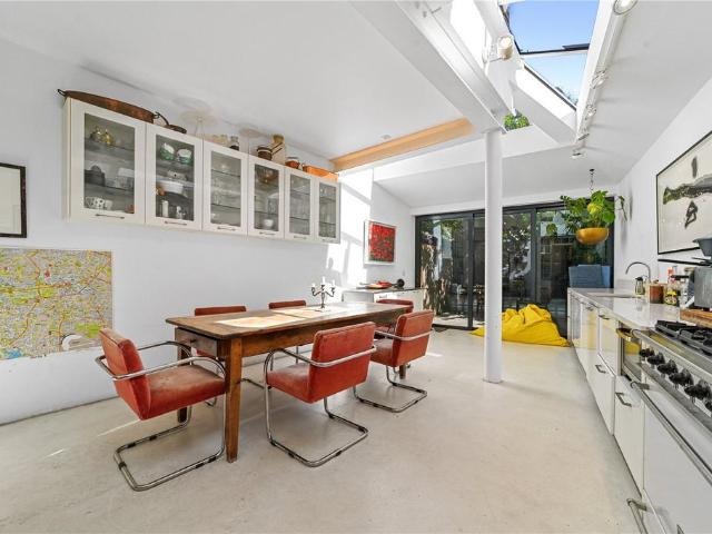Terrace Road, South Hackney, London, E9 4 bed terraced house to rent £7,500 pcm £1,731 pw