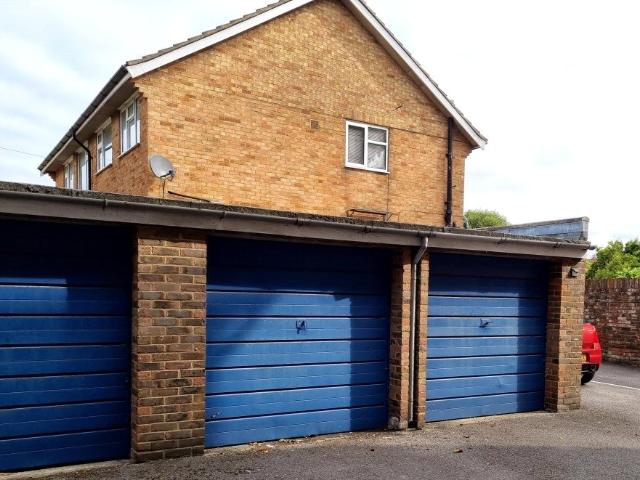 Terraced to rent in Fulmer Court, Boundary Road, Worthing, BN11 | Leaders