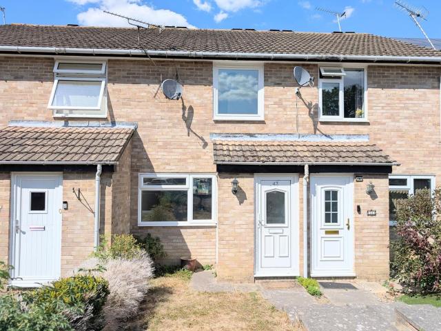 Terraced House to let in Drake Close, Horsham, RH12 RH12 5UB | Courtney Green