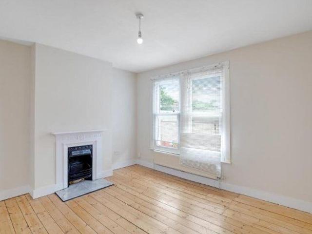 Terraced House to rent Nelgarde Road, London, SE6