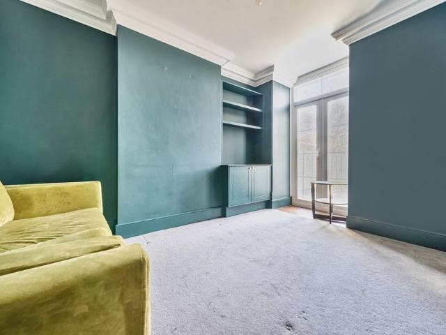 Terraced House to rent Old Road West, Gravesend, DA11