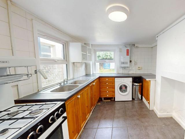 Terraced House to rent on