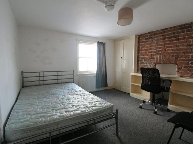 Terraced House to rent on