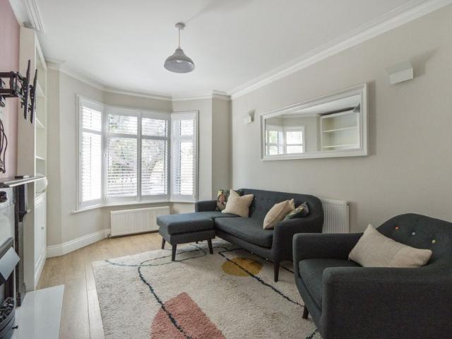 Terraced House to rent Greening Street, London, SE2