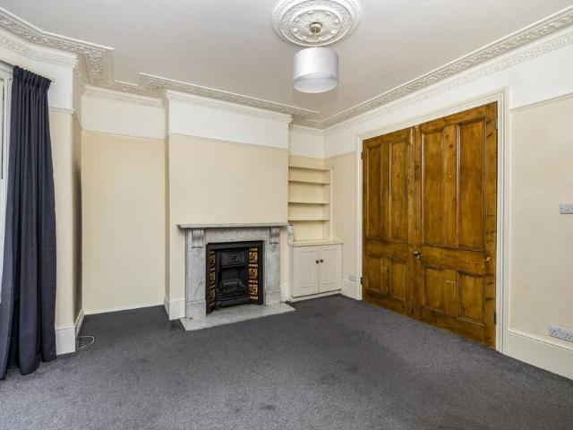 Terraced House to rent Griffin Road, London, SE18