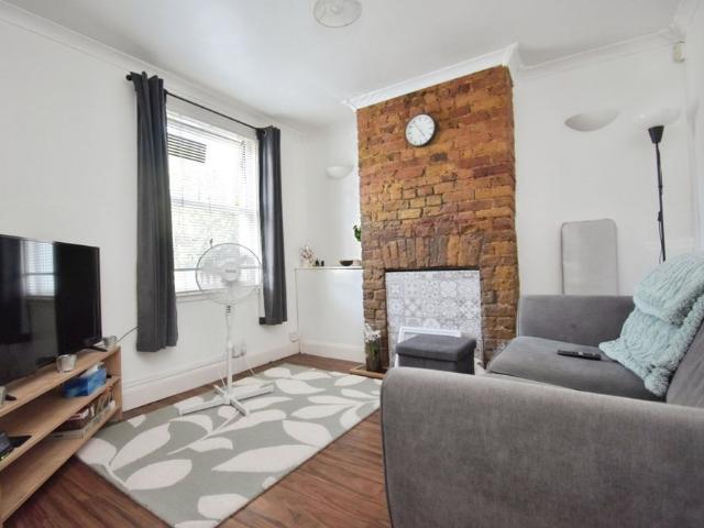 Terraced House to rent Homesdale Road, Bromley, BR1