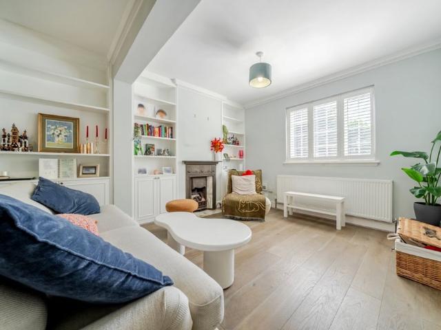 Terraced House to rent Hoskins Street, Greenwich, SE10