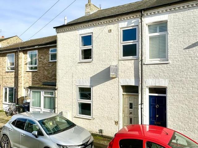 Terraced house to rent in Madras Road, Cambridge CB1