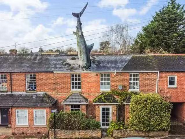 Terraced house to rent in New High Street, Headington, Oxford.