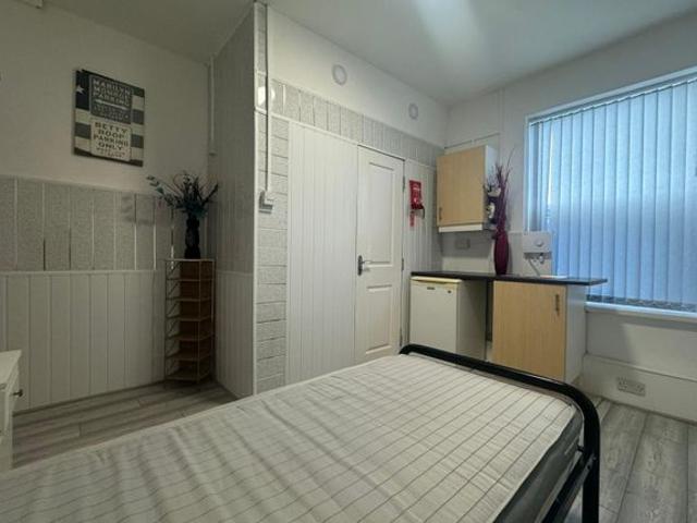 Terraced house to rent in Bromford Lane, West Bromwich B70