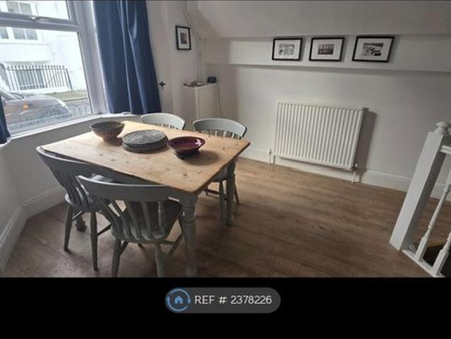 Terraced house to rent in College Street, Brighton BN2