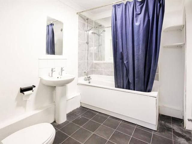 Terraced house to rent in Eastern Road, Brighton BN2
