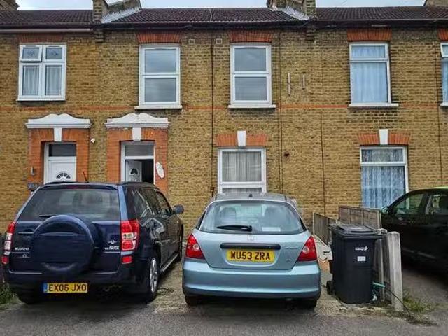 Terraced house to rent in Grange Road, Ilford IG1
