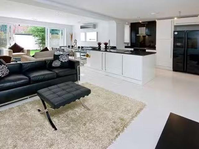 Terraced house to rent in St. Johns Wood Park, St Johns Wood NW8