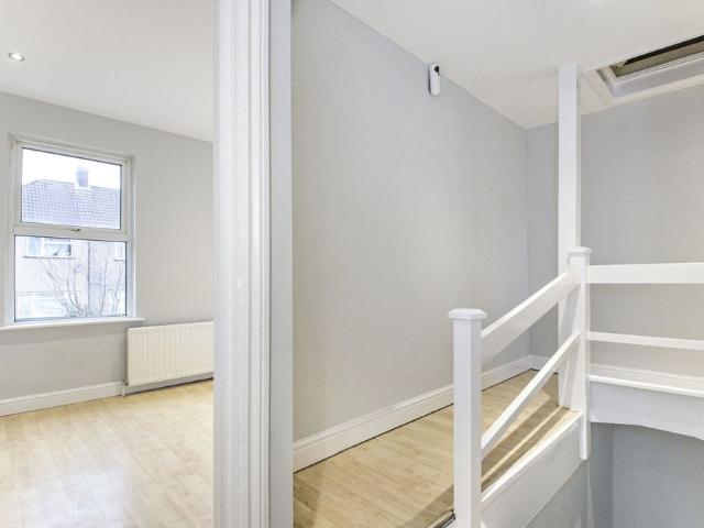 Terraced House to rent Rushdene, London, SE2