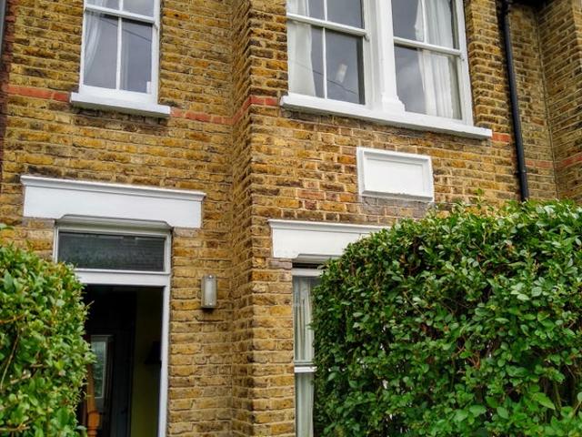 Terraced House to Rent SW20