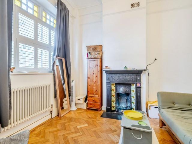 Terraced House to rent Trenchard Street, London, SE10