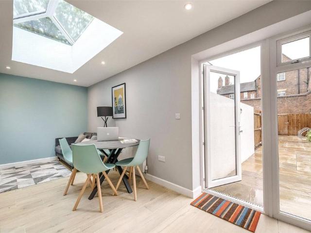Terraced house to rent