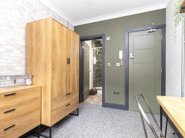 Terraced house to rent