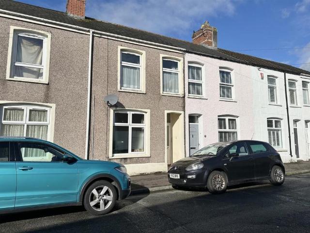 Terraced house for sale