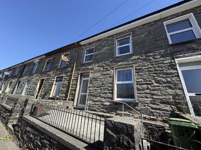 Terraced house for sale