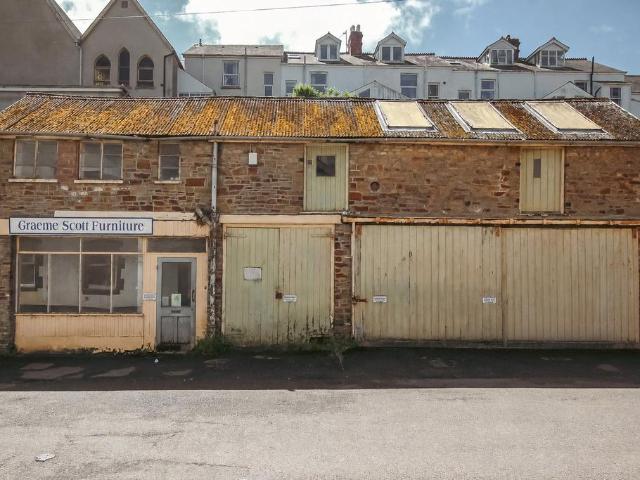 Terraced house for sale