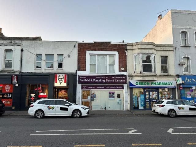 Terraced house for sale