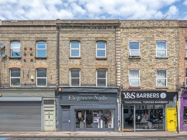 Terraced house for sale