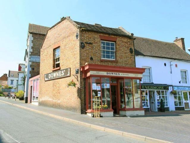 Terraced house for sale