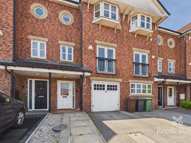 Terraced house for sale