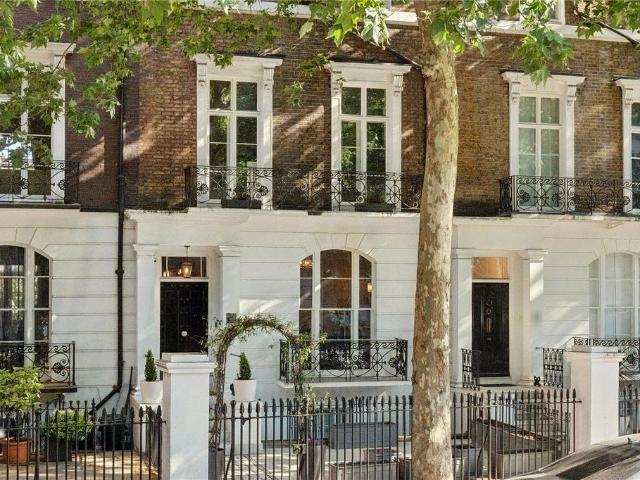 Terraced house for sale