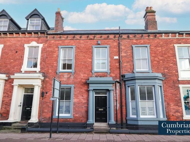 Terraced house for sale