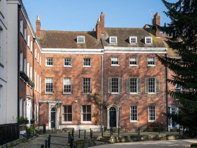Terraced house for sale