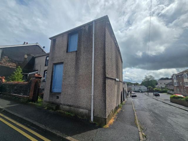 Terraced house for sale