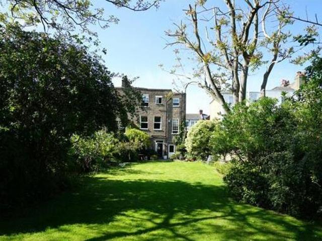 Terraced House For Sale In London