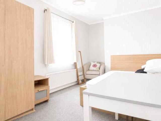 Terraced house for rent in William Road, Sutton, SM1