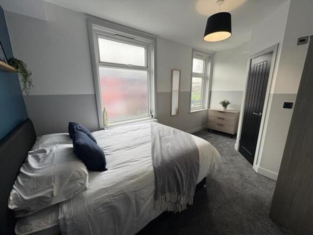 Terraced house for rent in Arthington View, LS10