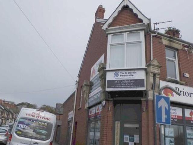 Terraced House For Rent In Barry