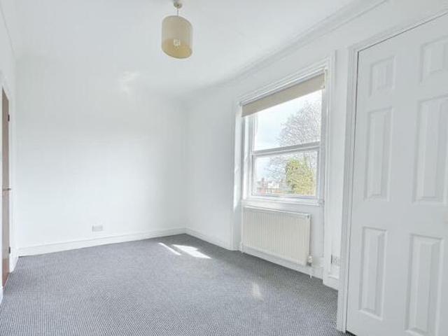 Terraced House For Rent In Brondesbury