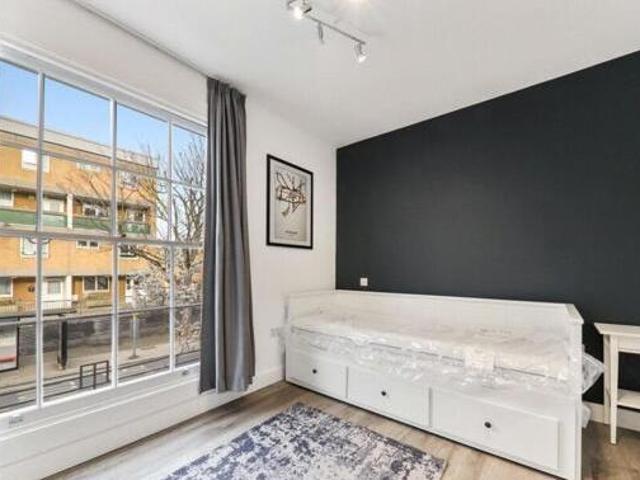 Terraced House For Rent In Camden