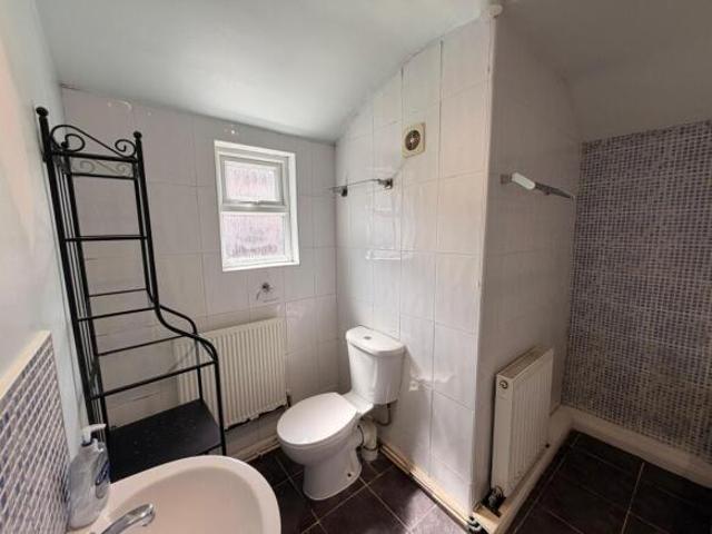 Terraced house for rent in Coventry Road, Bedford, MK40