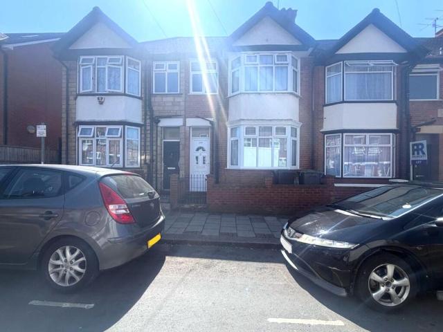 Terraced house for rent in Frederick Street, Luton, LU2