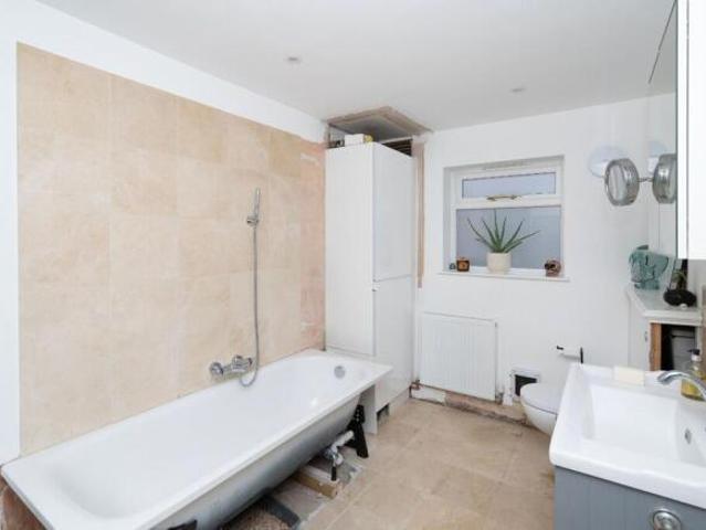 Terraced house for rent in Leavesden Road, Watford, WD24