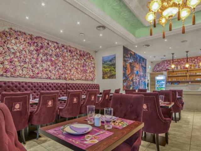 Terraced House For Rent In London