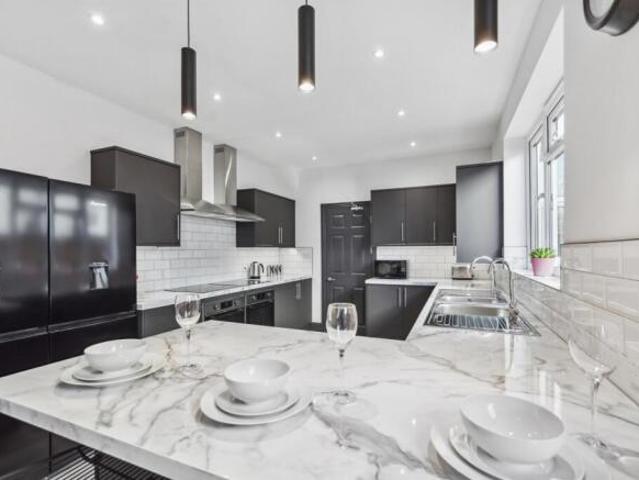 Terraced house for rent in Princes Street, SS1