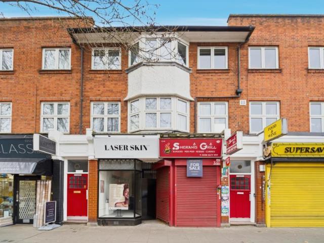 Terraced house for rent in South Ealing Road, W5
