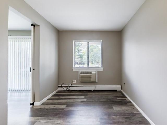 Terraces of Elk Grove 2 Bedroom Apartment for Rent at 908 Ridge Sq, Elk Grove Village, IL 60007